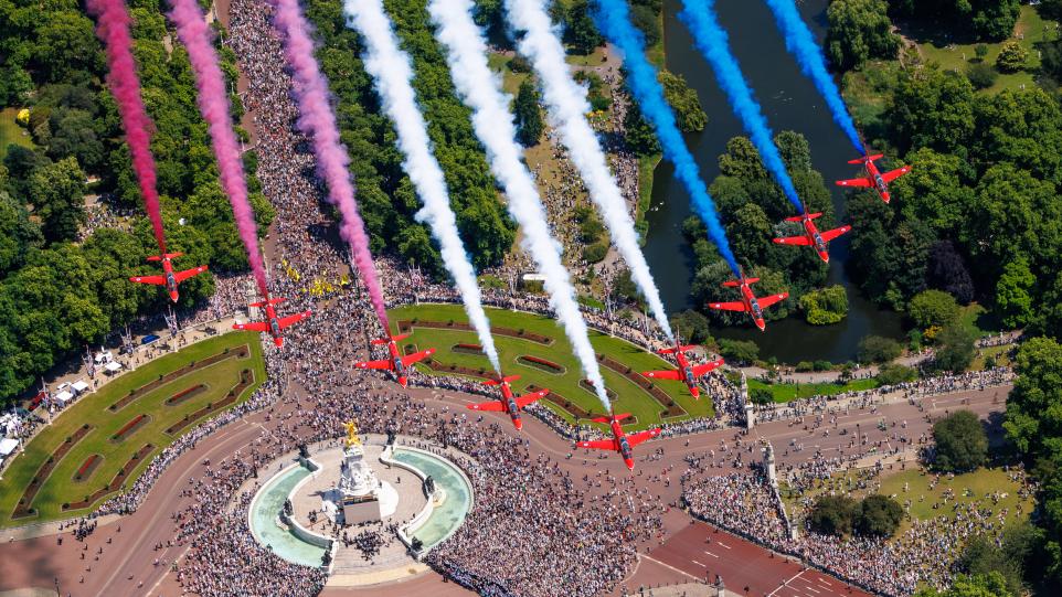 UK restrictions as Red Arrows set for King Charles birthday | Bucks ...